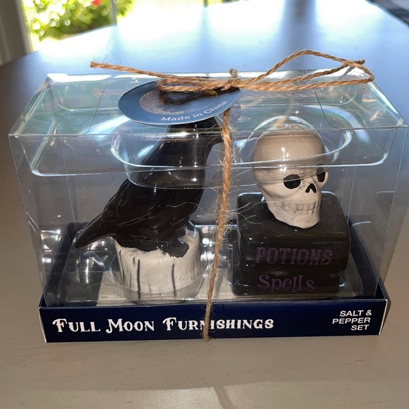 Full Moon | Kitchen | Full Moon Crow And Skull Sp Shakers | Poshmark